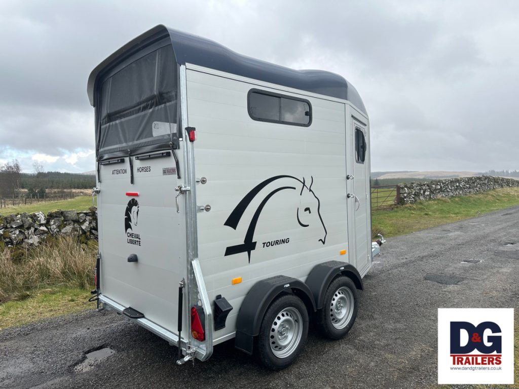 Cheval Liberte Touring Country Double Horse Trailer with Saddle Room in ...