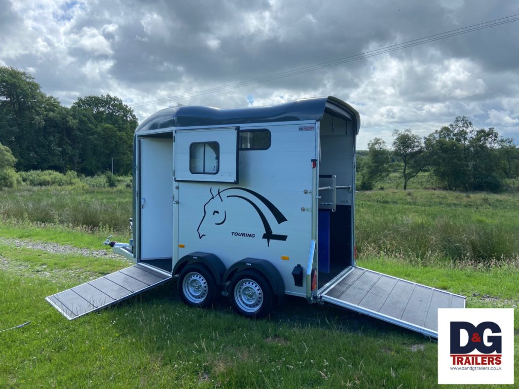 Cheval Liberte Touring Country Double Horse Trailer with Saddle Room in ...
