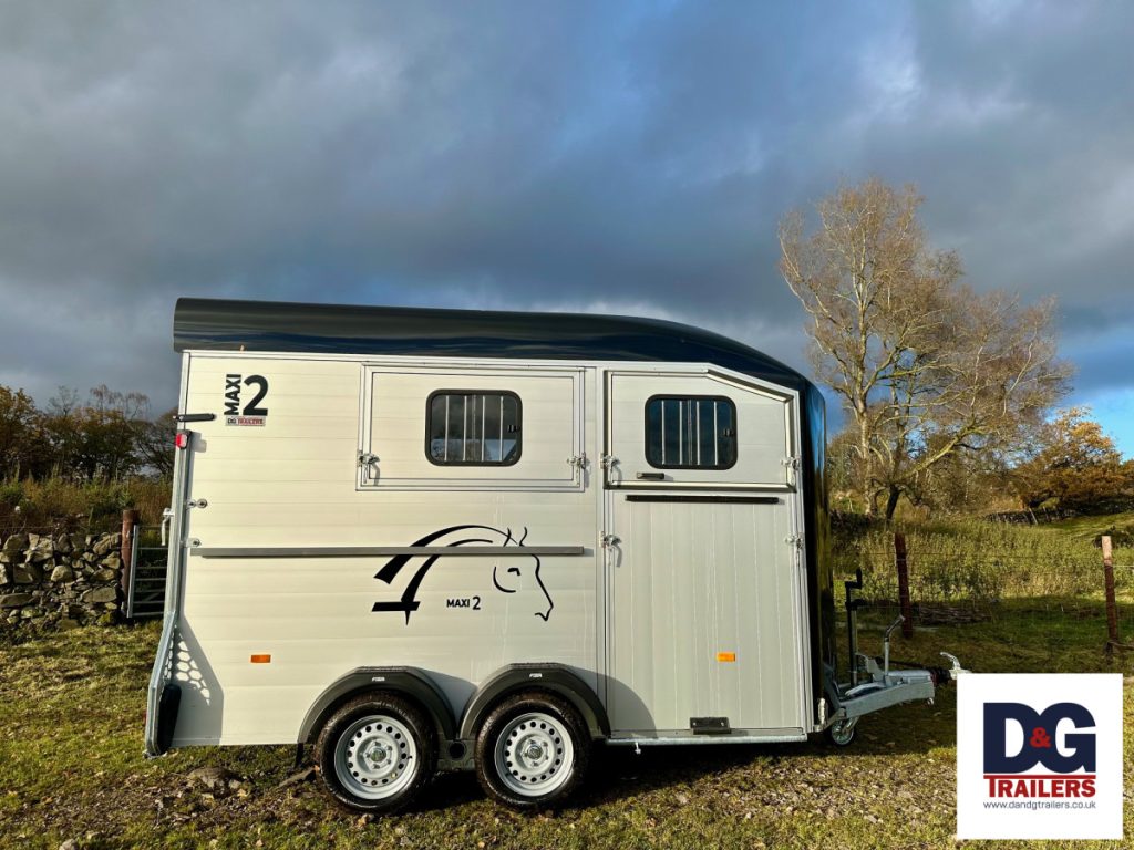 Cheval Liberte Maxi 2 Herringbone Horse Trailer in Black with Rear ...