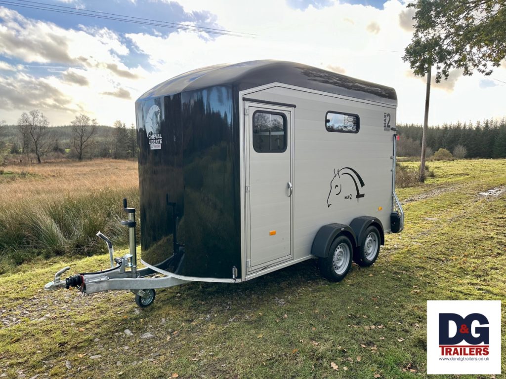 Cheval Liberte Maxi 2 Herringbone Horse Trailer in Black with Rear ...