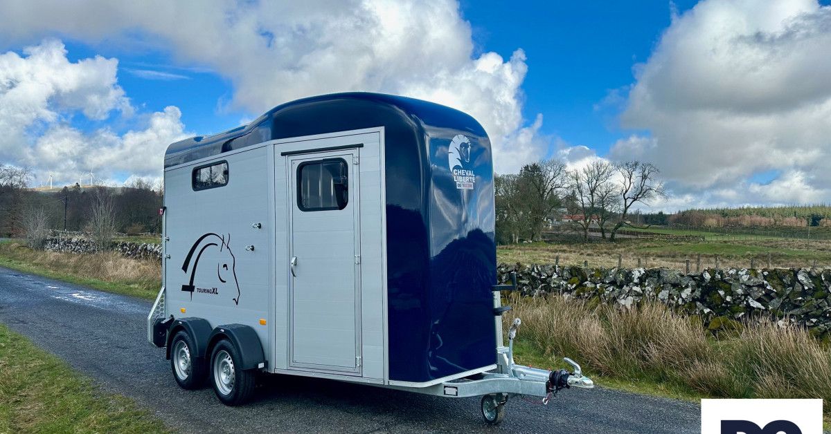 Cheval Liberte Touring XL Double Horse Trailer with Saddle Room in Blue ...