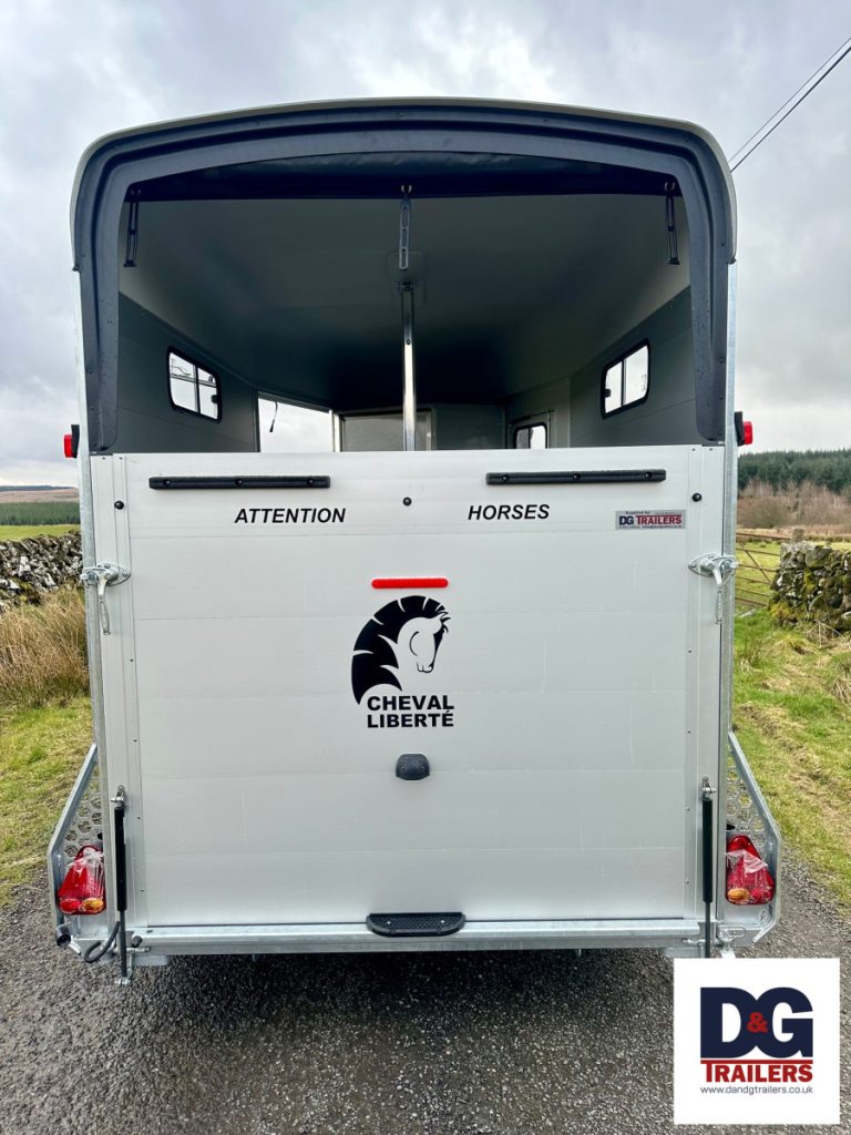 Cheval Liberte Touring XL Double Horse Trailer with Saddle Room in Blue ...