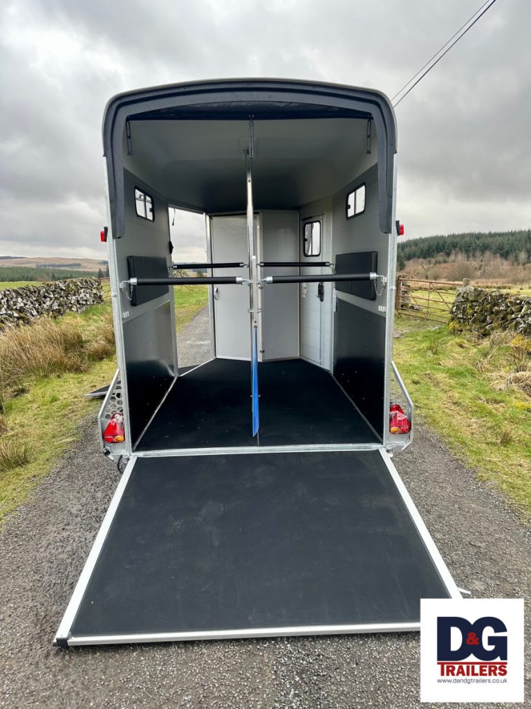 Cheval Liberte Touring XL Double Horse Trailer with Saddle Room in Blue ...